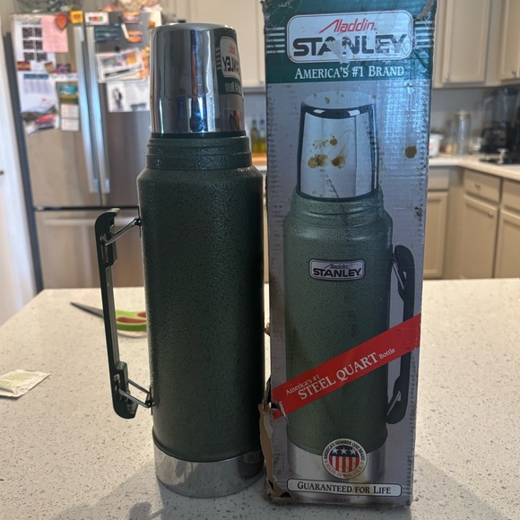 Stanley | Kitchen | Stanley Classic Green Thermos With Box | Poshmark